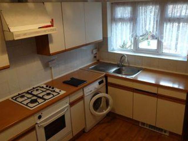2 Bedrooms Flat for rent in Padnall Road, Essex RM6