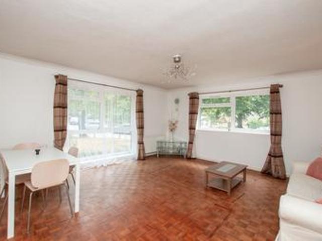2 Bedrooms Flat for rent in Page Street, Mill Hill NW7