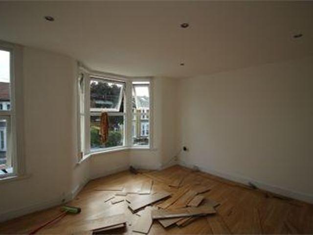 2 Bedrooms Flat for rent in Palamos Road, London E10