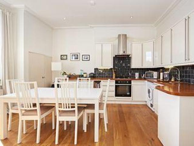 2 Bedrooms Flat for rent in Palace Court, London W2