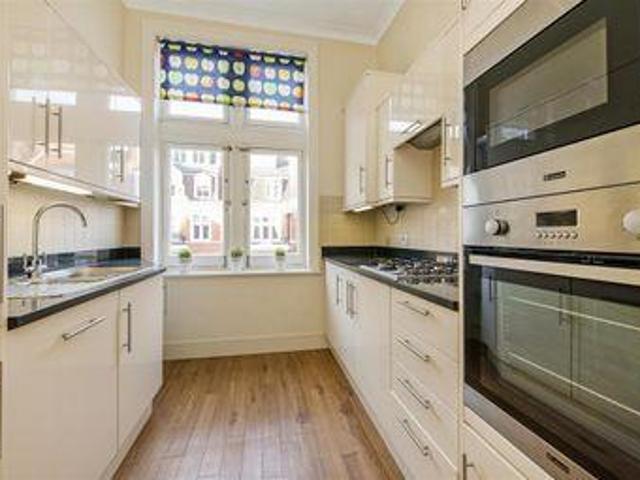 2 Bedrooms Flat for rent in Palace Court, London W2