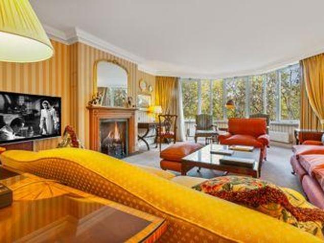 2 Bedrooms Flat for rent in Palace Gate, Knightsbridge, London W8