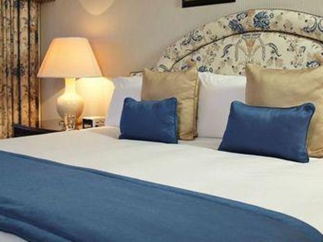 2 Bedrooms Flat for rent in Palace Gate, London W8