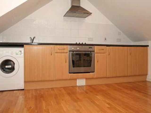 2 Bedrooms Flat for rent in Palace Road, London SW2