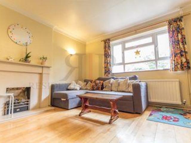 2 Bedrooms Flat for rent in Palace Road, London SW2