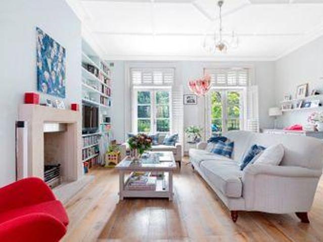 2 Bedrooms Flat for rent in Palliser Road, London W14