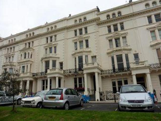 2 Bedrooms Flat for rent in Palmeira Square, Hove BN3