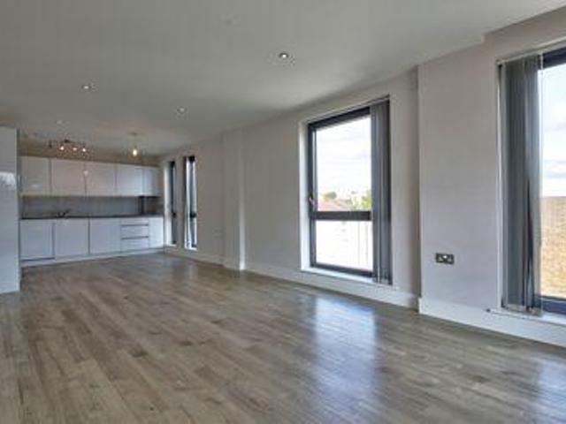 2 Bedrooms Flat for rent in Palmerston Road, Wimbledon SW19