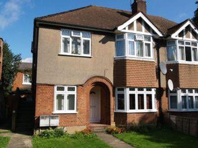 2 Bedrooms Flat for rent in Palmerston Road, Wood Green N22