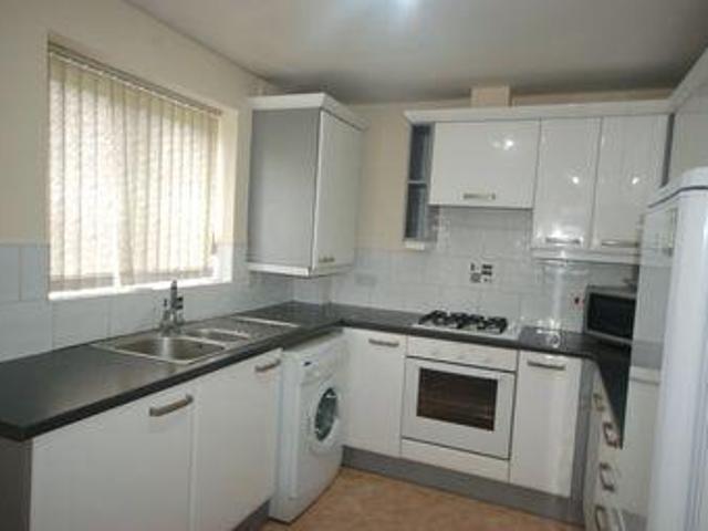 2 Bedrooms Flat for rent in Pankhurst Close, Guide, Blackburn BB1