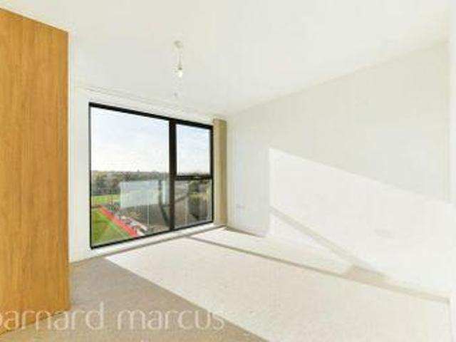2 Bedrooms Flat for rent in Parade Gardens, Chingford E4