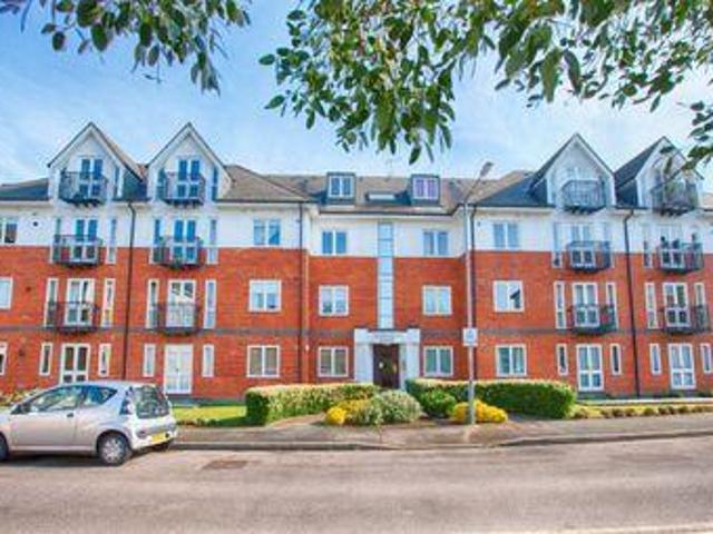 2 Bedrooms Flat for rent in Park View Close, St.Albans AL1