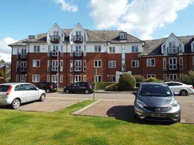 2 Bedrooms Flat for rent in Park View Close, St Albans AL1