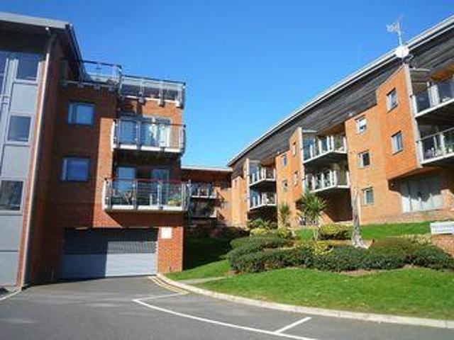 2 Bedrooms Flat for rent in Park View Road, Hove BN3
