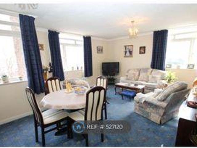 2 Bedrooms Flat for rent in Park Avenue, Ilford IG1