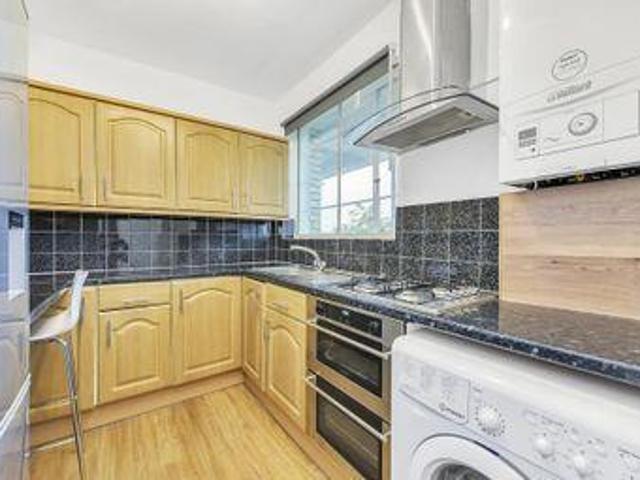 2 Bedrooms Flat for rent in Park Avenue, London NW2