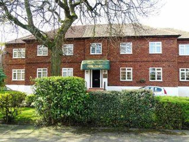 2 Bedrooms Flat for rent in Park Court, Prestwich, Manchester M25