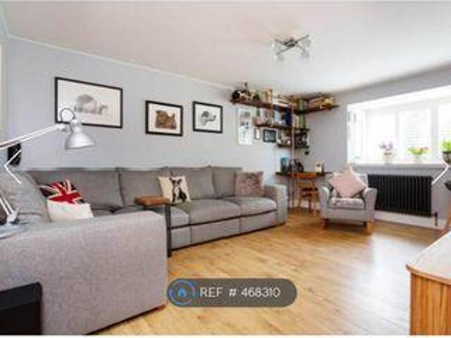 2 Bedrooms Flat for rent in Park Close, London E9