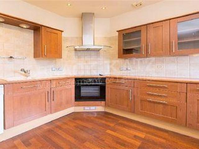 2 Bedrooms Flat for rent in Park Drive, London NW11