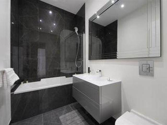 2 Bedrooms Flat for rent in Park Gate, Mount Avenue, London W5