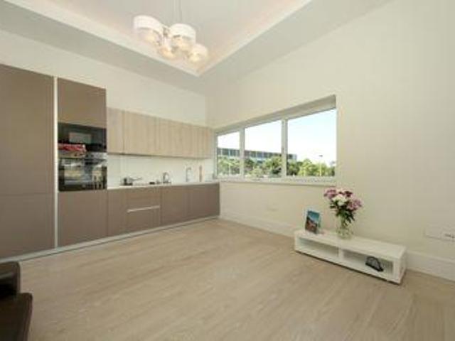 2 Bedrooms Flat for rent in Park Gate, Mount Avenue, London W5