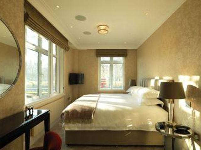 2 Bedrooms Flat for rent in Park Lane, Mayfair, London W1K