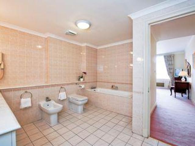 2 Bedrooms Flat for rent in Park Lane, Mayfair London W1K