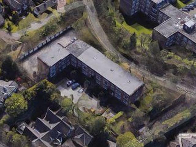 2 Bedrooms Flat for rent in Park Lane, Salford M7