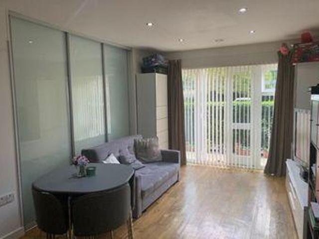 2 Bedrooms Flat for rent in Park Lodge Avenue, Heathrow UB7