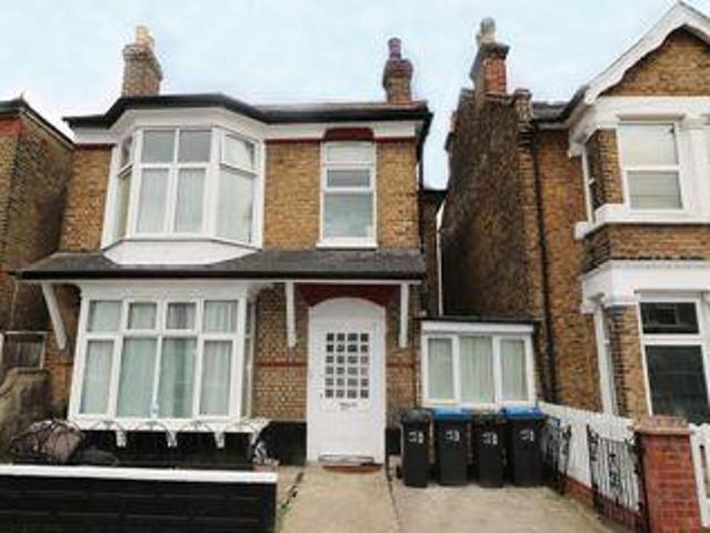 2 Bedrooms Flat for rent in Park Road, Colliers Wood, London SW19
