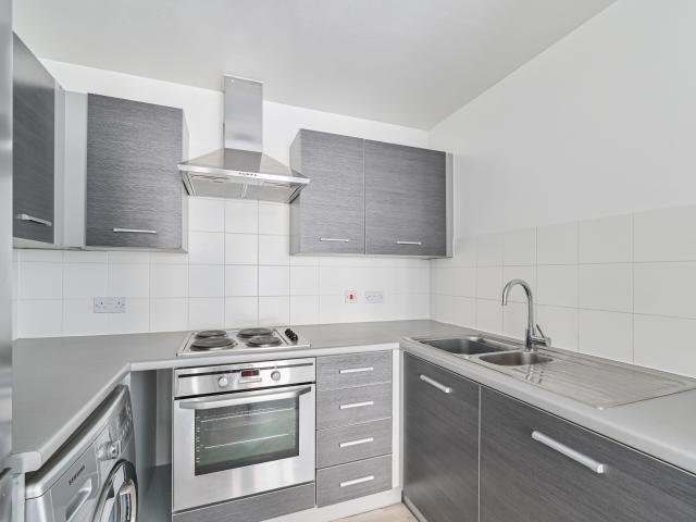 2 Bedrooms Flat for Rent in Park Road | Foxtons