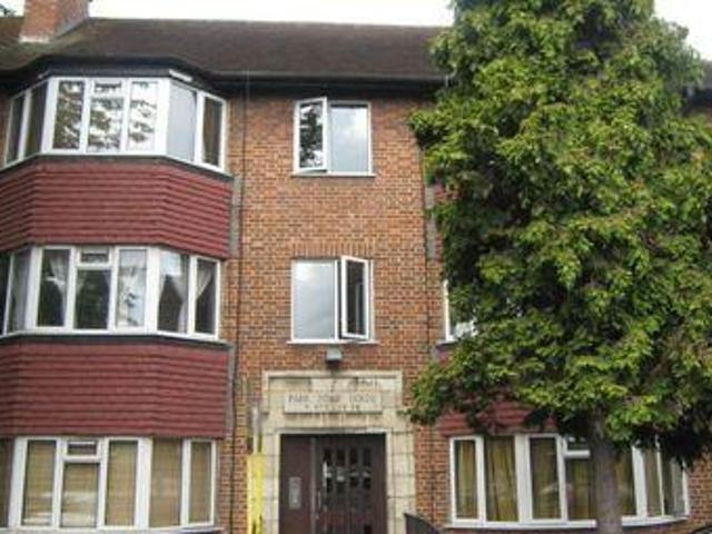 2 Bedrooms Flat for rent in Park Road, Kingston Upon Thames KT2