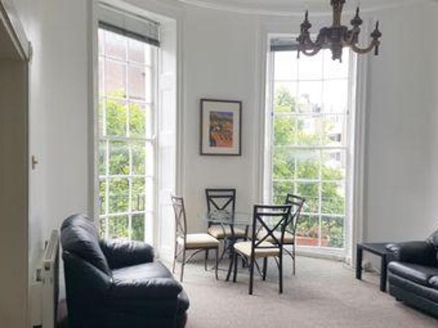 2 Bedrooms Flat for rent in Park Road, London NW1