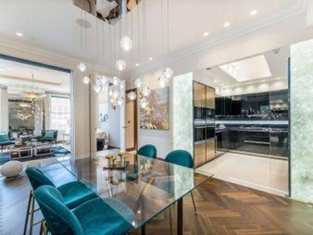 2 Bedrooms Flat for rent in Park Street, Mayfair W1K