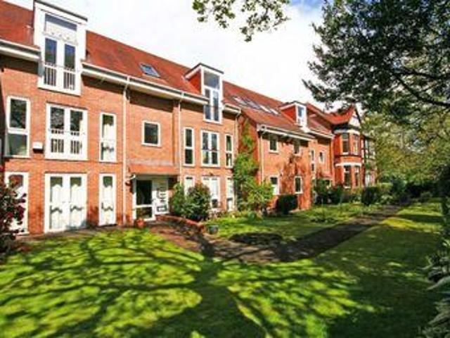 2 Bedrooms Flat for rent in Parkfield Road South, Didsbury, Manchester, Greater Manchester M20