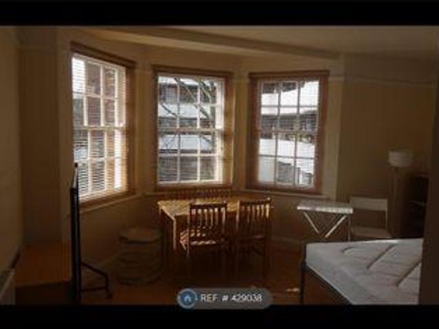 2 Bedrooms Flat for rent in Parkhurst Court, London N7