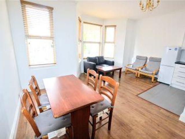 2 Bedrooms Flat for rent in Parkhurst Road, London N7