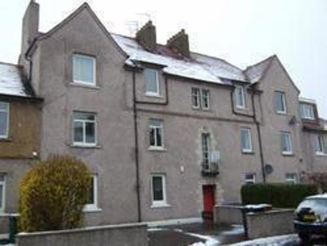 2 Bedrooms Flat for rent in Parkhead Avenue, Edinburgh EH11