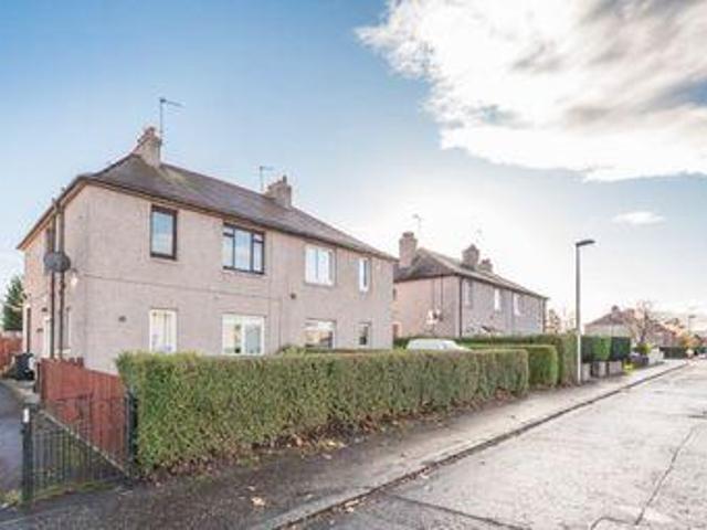 2 Bedrooms Flat for rent in Parkhead Avenue, Sighthill EH11