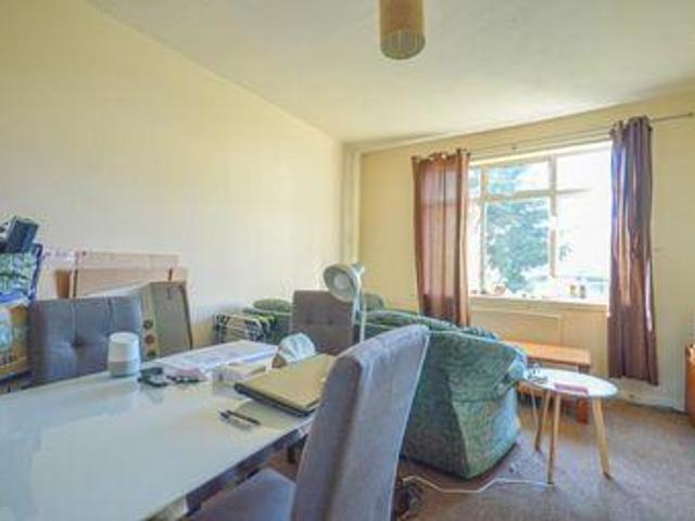 2 Bedrooms Flat for rent in Parkhead View, Edinburgh EH11