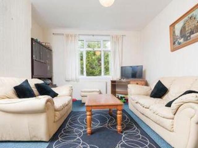 2 Bedrooms Flat for rent in Parkhead View, Edinburgh EH11