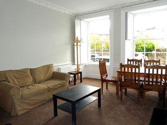2 Bedrooms Flat for rent in Parkside Street, Edinburgh EH8