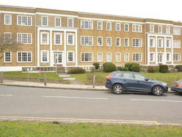 2 Bedrooms Flat for rent in Parkside, Vanbrugh Park, Greenwich SE3