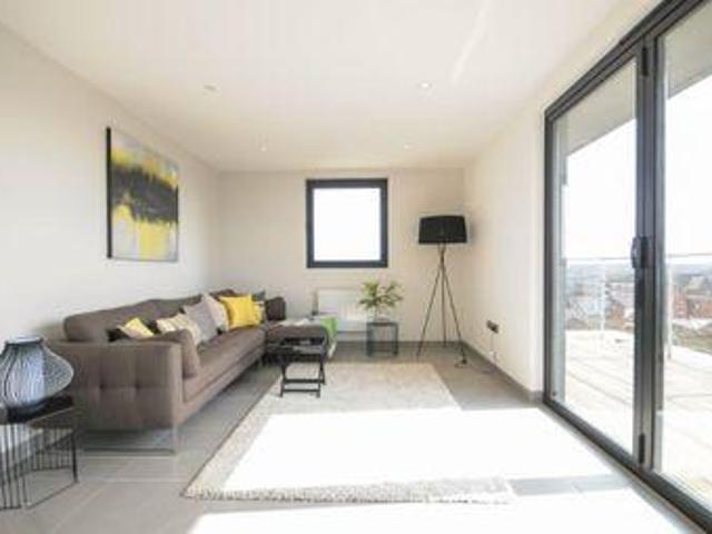 2 Bedrooms Flat for rent in Parkway, Chelmsford CM2