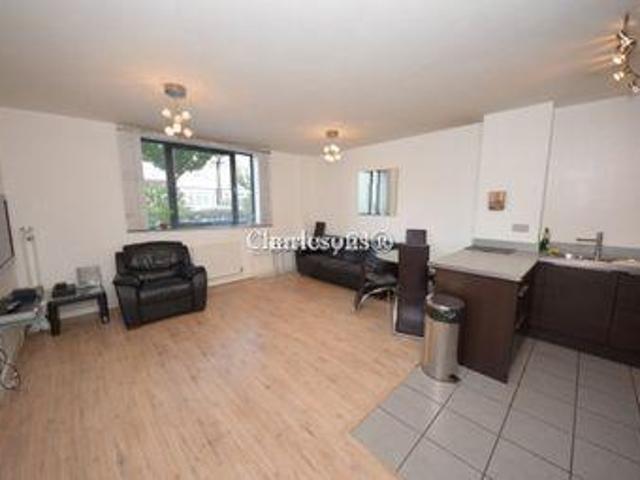 2 Bedrooms Flat for rent in Parham Drive, Ilford IG2