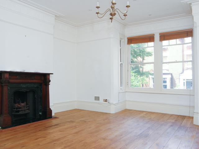 2 Bedrooms Flat for Rent in Parliament Hill | Foxtons