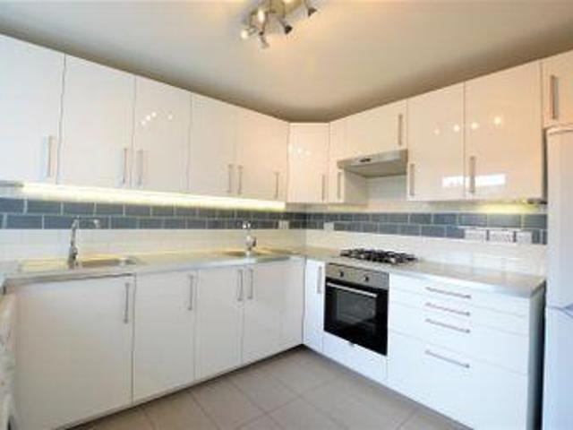 2 Bedrooms Flat for rent in Parson Street, London NW4