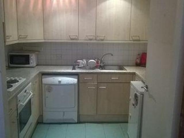 2 Bedrooms Flat for rent in Parry Street, London SW8
