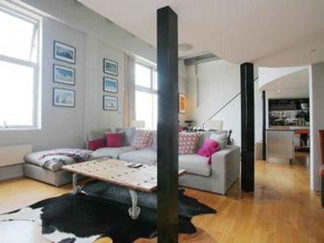 2 Bedrooms Flat for rent in Peterborough Road, London SW6