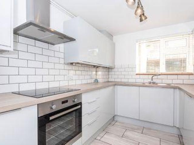 2 Bedrooms Flat for rent in Pett Close, Brighton BN2